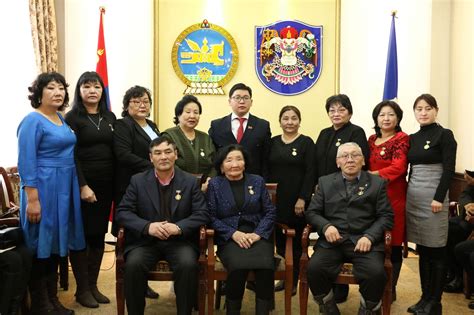 Чингэлтэй дүүргийн иргэдэд шагнал гардууллаа News Mn