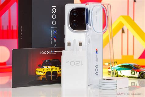 vivo iQOO 12 pictures, official photos
