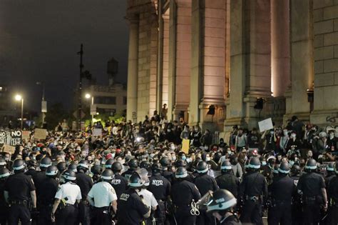 Not Stopping Defiant Nyc Protesters March Through Curfew The Times Of Israel
