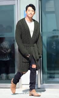 [bz포토] 비 멋짐 흩날리며~ 이투데이