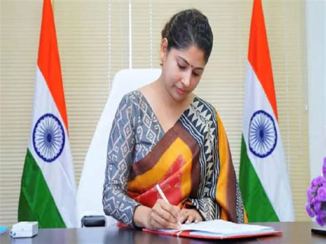 Why Another Woman Ias Officer In Controversy Ias Smita Sabharwal Remark