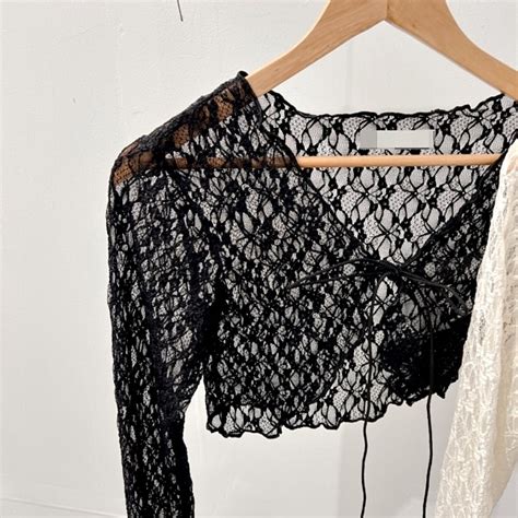 예쁨보장페미닌 여름 바운드 펀칭 레이스 자수 셔링 프릴 리본 스트랩 쉬폰 시스루 레이어드 이너 크롭 볼레로 가디건 2color