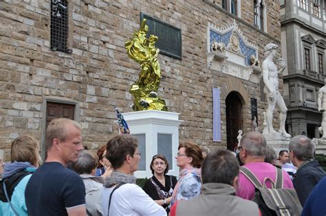 Jeff Koons E La Statua Della Discordia La Rete Insorge Assurdo
