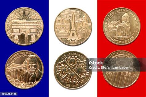 파리 프랑스 파리 동전 관광 명소와 유명 인사가 황금 금속으로 새겨 져 있습니다 개선문 아이펠 타워 몽마르트르 카타콤베 빅토르