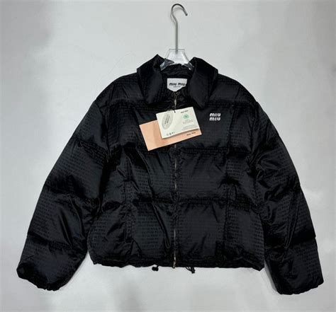 Пуховик Miu Miu купить на Ozon по низкой цене 1741240618