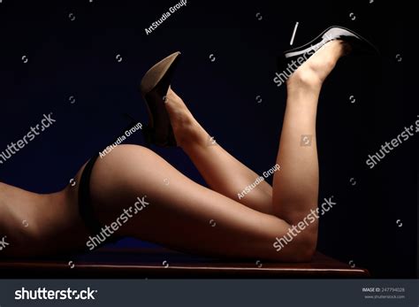 81 Bin Hot Sexy Girls Nude Ass Telifsiz Görseli Stok Fotoğrafı Ve