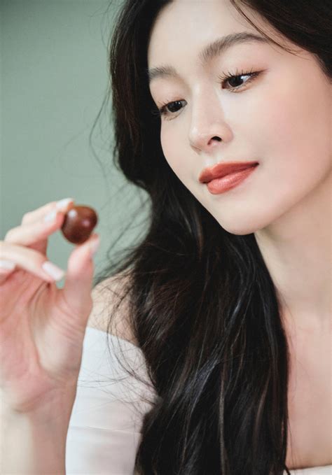 文咏珊化杏橘奶栗妆甜美灵动 穿抹胸裙秀曼妙身姿 搜狐大视野 搜狐新闻