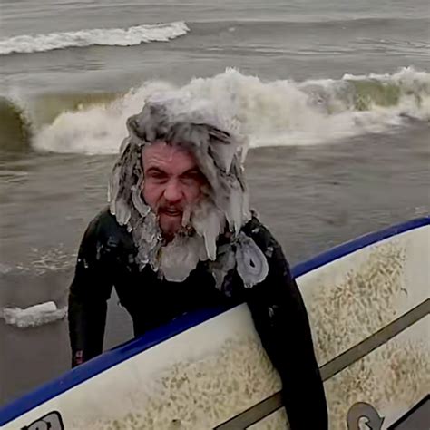 Massive Waves ‘over 30ft Slam The Great Lakes Video Surfer