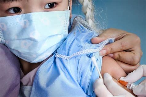 ЗГ ТОМУУГИЙН ВАКЦИНЫГ БАГА НАСНЫ ХҮҮХДҮҮДЭД ТҮЛХҮҮ ХИЙНЭ