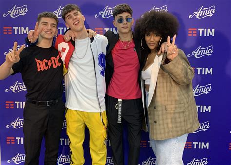 I Ragazzi Di Amici Incontrano I Fan Al Negozio Tim Di Piazza Vanvitelli A Napoli Napoli