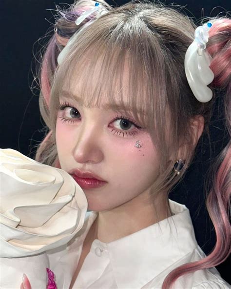 Kim Jiwon Ive In 2024 Liz Hair Icon Glittery Eyes