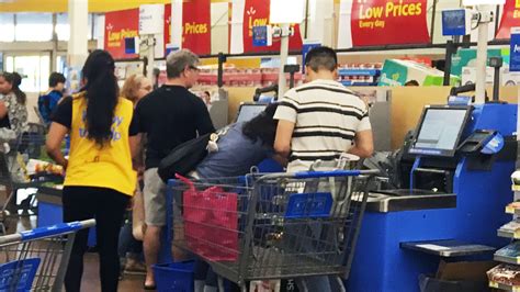Im A Walmart Worker Three Reasons You Should Avoid Self Checkout