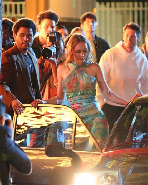 Lily Rose Depp Canon Au Bras De The Weeknd Elle Se Rapproche
