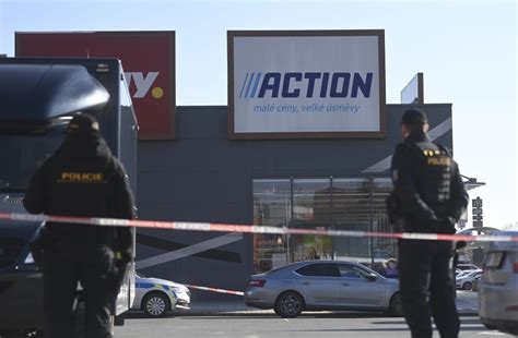 ჩეხეთში სავაჭრო ცენტრში 16 წლის ახალგაზრდა ქალებს დანით თავს დაესხა და მოკლა Kvira Ge