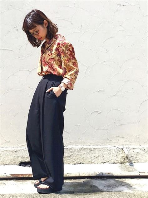 オトナ女子はキレイに着こなす。アロハシャツを使ったアイテムコーデ集 Folk