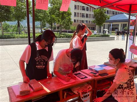 城建学院团委组织开展时光慢递信语情寄毕业生书信活动 团学工作 福州工商学院 城建学院