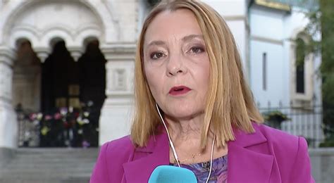 ГОРЕЩО В ПИК Канна Рачева цъфна пред Руската църква СНИМКА Информационна агенция ПИК