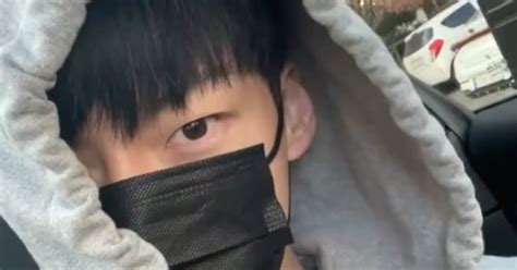 안재현 카메라 지긋이 바라보며 윙크 발사 스윗한 돌싱남