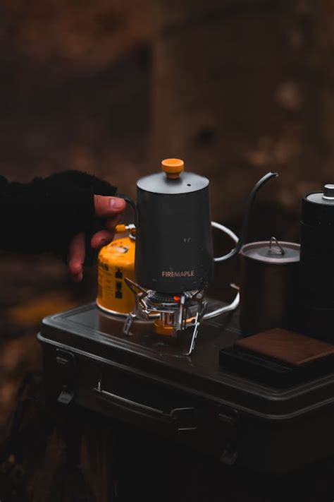 가스통 가을 광야 기어 따뜻한 음료 라이트 룸 러스틱 모험 미니멀리스트 바위투성이의 배낭여행 버너 범람원