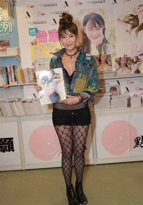 強行扮嫩失敗？尷尬漏出打底內褲 李彩樺出席活動現辣眼睛一幕 每日頭條