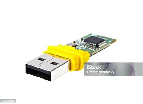 Usb 플래시 드라이브 흰색 배경의 Usb 메모리에 대한 스톡 사진 및 기타 이미지 Usb 메모리 금속 노랑 Istock