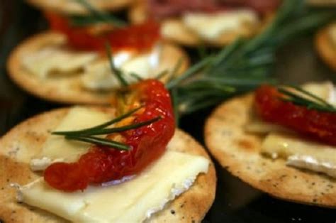 Рецепта за ордьовър със сушени домати и бри кулинарно бг