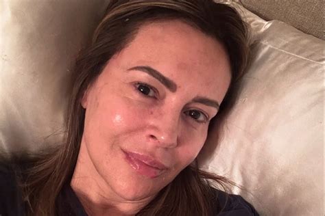Alyssa Milano Goes Makeup Free In Nd Birthday Selfie Read Her Empowering Message