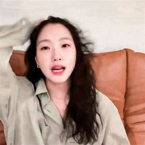 𝐬𝐭𝐚𝐧𝐜𝐞 On Twitter 귀 뒤로 머리 넘긴 스타일 넘예