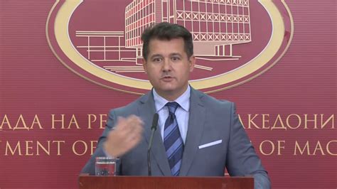 Прес конференција на министерот Манчевски и портпаролот Миле Бошњаковски Youtube