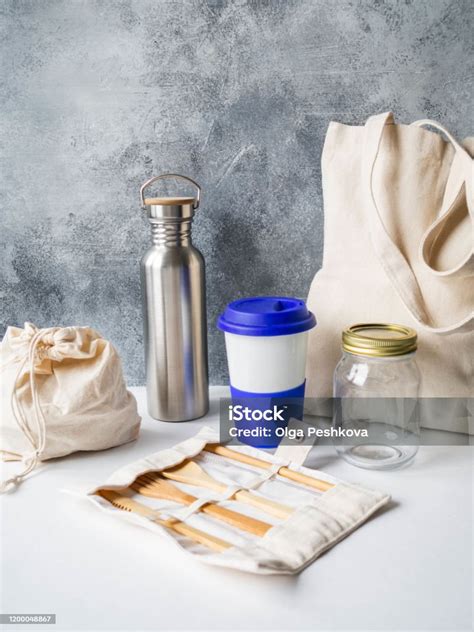 흰색 배경에 다양한 재사용 가능한 항목에서 제로 폐기물 여행 세트 복사 공간 0에 대한 스톡 사진 및 기타 이미지 0 가방 가정 주방 Istock