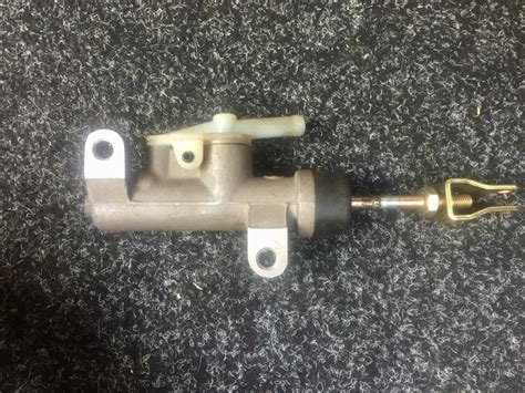 Замена главного цилиндра сцепления — Geely Ck 1 5 л 2007 года своими руками Drive2