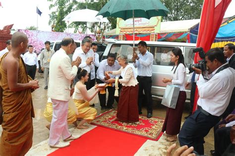 សម្តេច ស៊ីសុវត្ថិ ពង្សនារី មុនីពង្ស បានយាងជាអធិបតី ក្នុងព្រះរាជពិធីកាត់ឫសសីមា ព្រះវិហារថ្មី