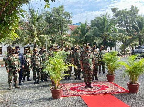 សម្តេចតេជោ និងសម្តេចកិត្តិព្រឹទ្ធបណ្ឌិត ផ្តល់អាវរងាជូនយោធភូមិភាគពិសេស សារព័ត៌មាន នគរវត្ត