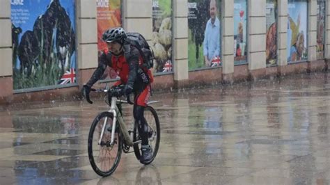 لحظه لیزخوردن دوچرخه‌سوار آمریکایی در المپیک فیلم