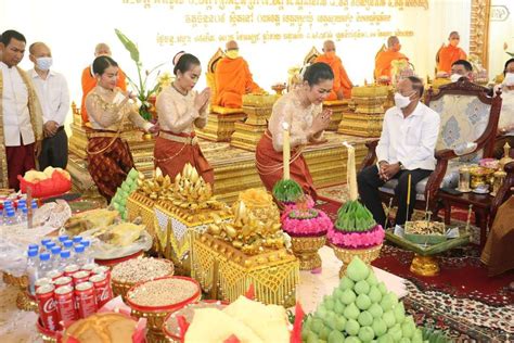 សម្តេចអគ្គមហាពញាចក្រី ហេង សំរិន និងសម្តេចធម្មវិសុទ្ធវង្សា សៅ ទី ហេង សំរិន