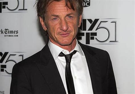 Шон Пенн відпочиває на курорті разом із дівчиною українкою