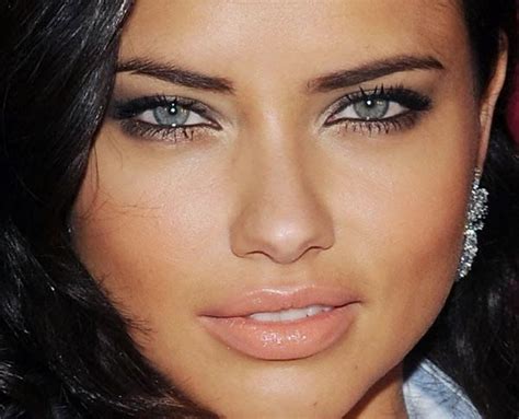 Adriana Lima Victoria Secret Model Color De Ojos Ojos
