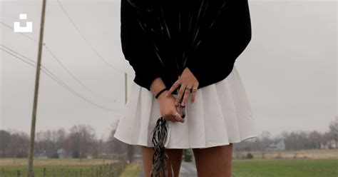 낮 동안 공중에 떠 있는 검은 풍선 사진 Unsplash의 무료 검정 이미지