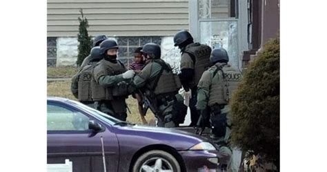 Мъж гръмна бившата си и отвлече сина й видео