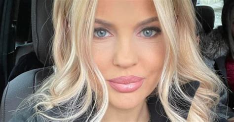 Бояна Шарлопова накара мрежата да се изпоти с това деколте По секси от