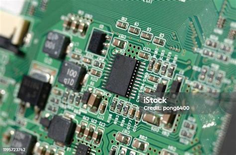 컴퓨터 기판 하드웨어 마더 보드 마이크로 일렉트로닉스 서버 Cpu 칩 반도체 회로 코어 레드 기술 배경 또는 프로세서 개념 전자