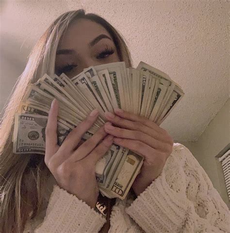 Lillydinero Girl Doing Money Spread Money Girl Wallpaper Girls And