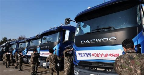 국토교통부 비상수송차량 준비하는 군 관계자들