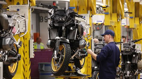 Спадът в промишления сектор на еврозоната се забавя през май Новини бг