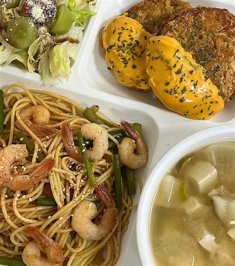 영양사 이소연 ෆ̈ 새우마늘쫑파스타 And 멘치까스 And 스리라차 And 과일치즈샐러드 And 팽이버섯된장국 👩🏻‍🍳 한식과 양식 그 중간 즈음의 콜라보 신메뉴로 구성해본