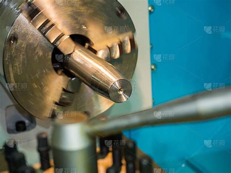 用数控车床加工汽车零件