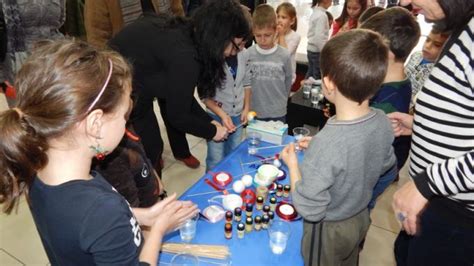 Коледни работилници за децата организира Община Дупница Новини