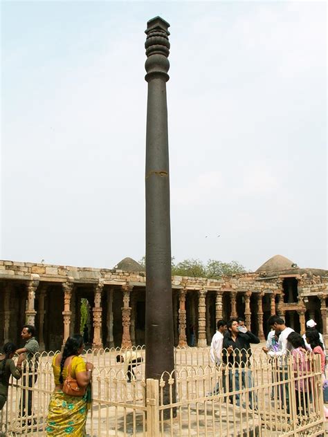 Iron Pillar Of Delhi Delhi Photos Images And Wallpapers Hd Images