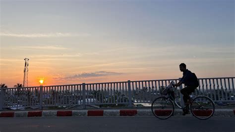 စစ်ကောင်စီရဲ့ ပိတ်ဆို့မှုကြောင့် ခက်ခဲလာတဲ့ စစ်တွေမြို့ Youtube