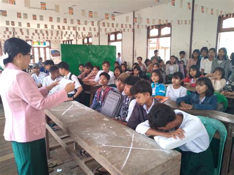 အထက ပေါက်တော ၌ အလယ်တန်းဆင့် Grade 9 ပြီးမြောက်အောင်မြင်သော ကျောင်းသား ကျောင်းသူများ ပညာသင်ယူနိုင